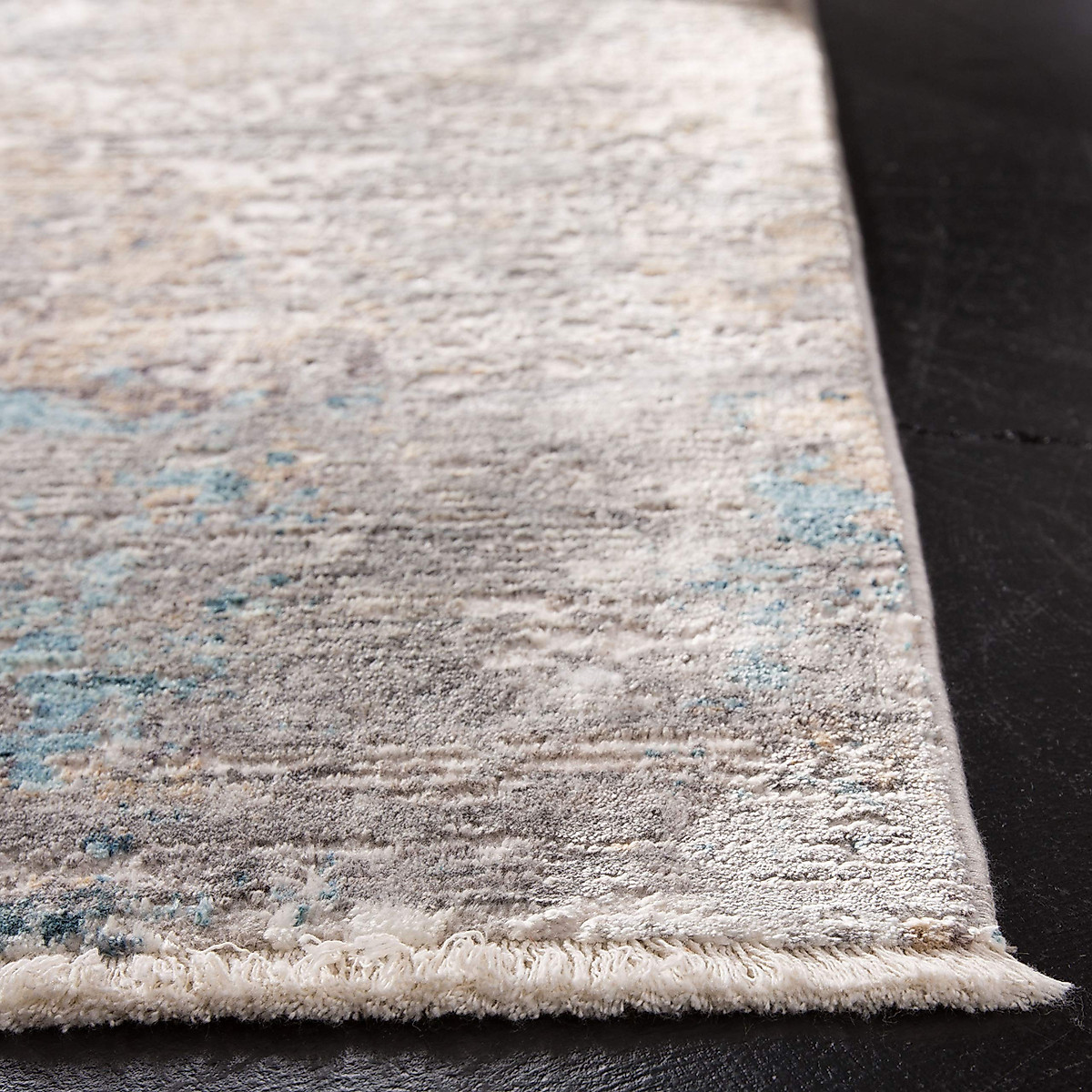 SAFAVIEH Dream Collection 2'6" x 4' Grey/Multi DRM415G Vintage Oriental Distressed Premium Viscose Accent Rug