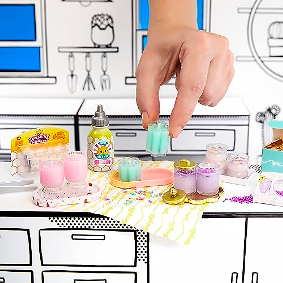 MGA's Miniverse MGA Entertainment Make It Mini Lifestyle Series 1 Mini Collectibles, Mystery Blind Packaging, DIY, Resin Play, Replica Items, Collectors, 8+