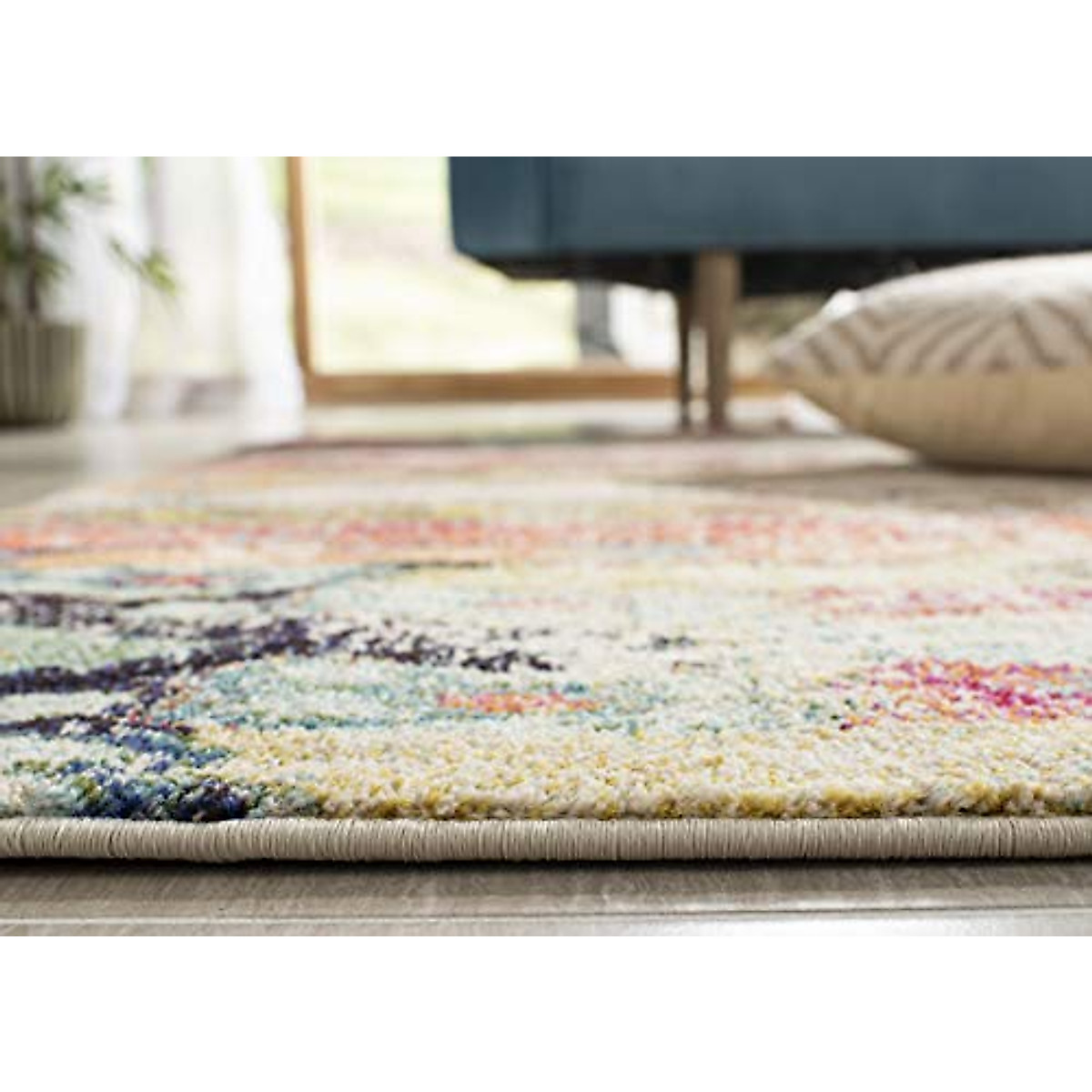 SAFAVIEH Monaco Collection Area Rug - 5'1" x 7'7", Multi, Boho Chic Tribal Distressed Design, Non-Shedding & Easy Care, Ideal for High Traffic Areas in Living Room, Bedroom (MNC222F)
