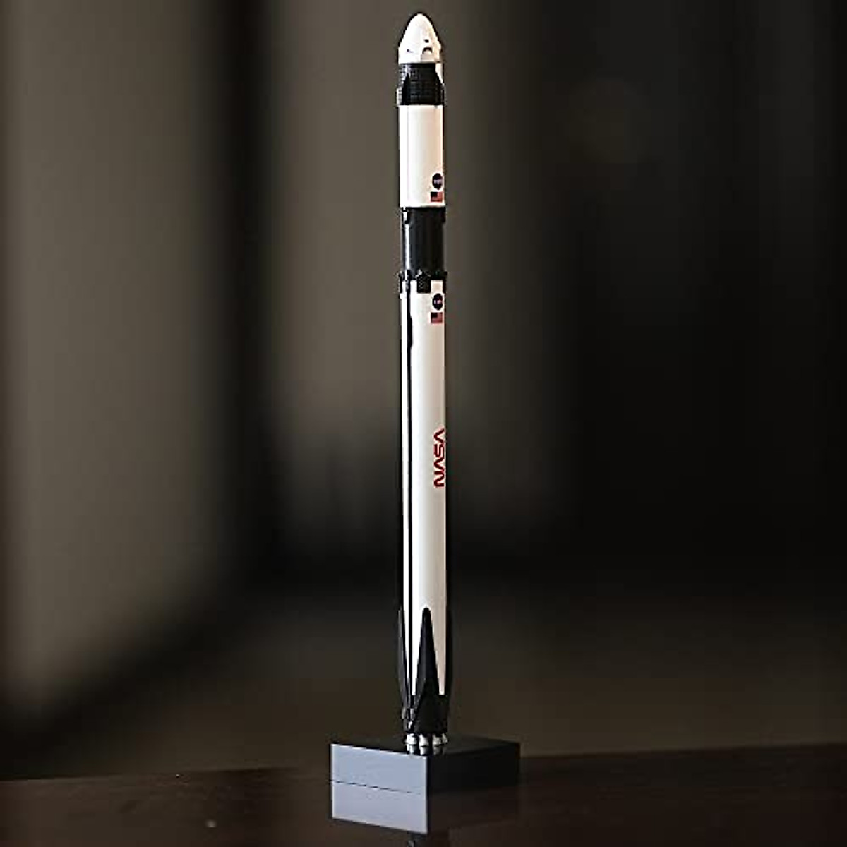 SpaceX Falcon 9 Crew Dragon Rocket Model Spacecraft Decoration Desktop Office Art Ornaments