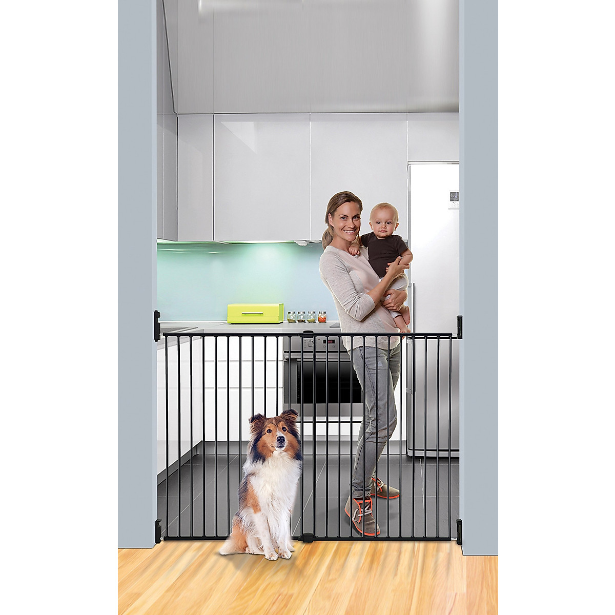 Dreambaby Broadway Extra Wide and Tall Expandable Gate with Track It Technology, Black