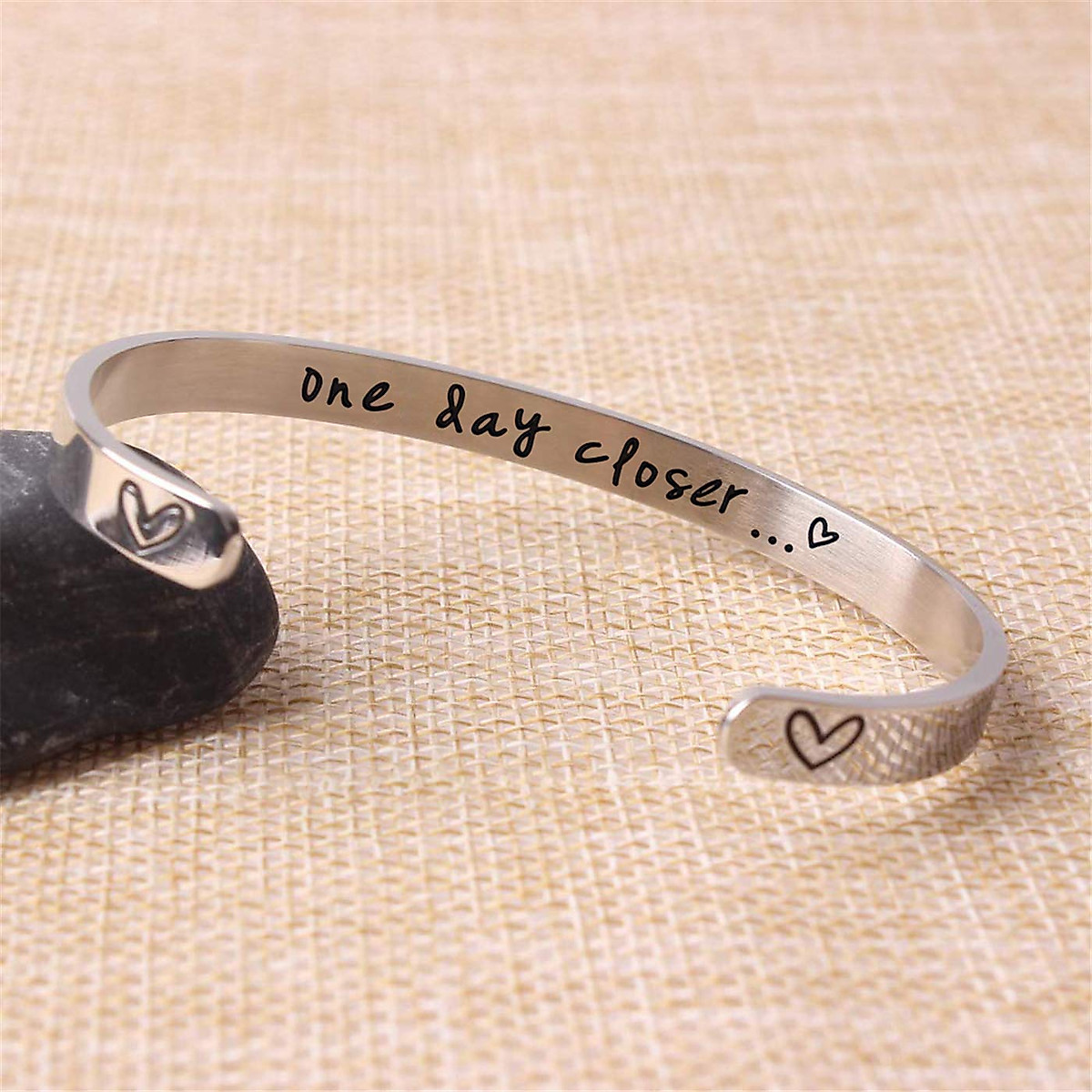 Jvvsci One Day Closer Cuff Bracelet, Long Distance Love for Army Wife, Military Girlfriend, Deployment Gift For Her Countdown LDR Love