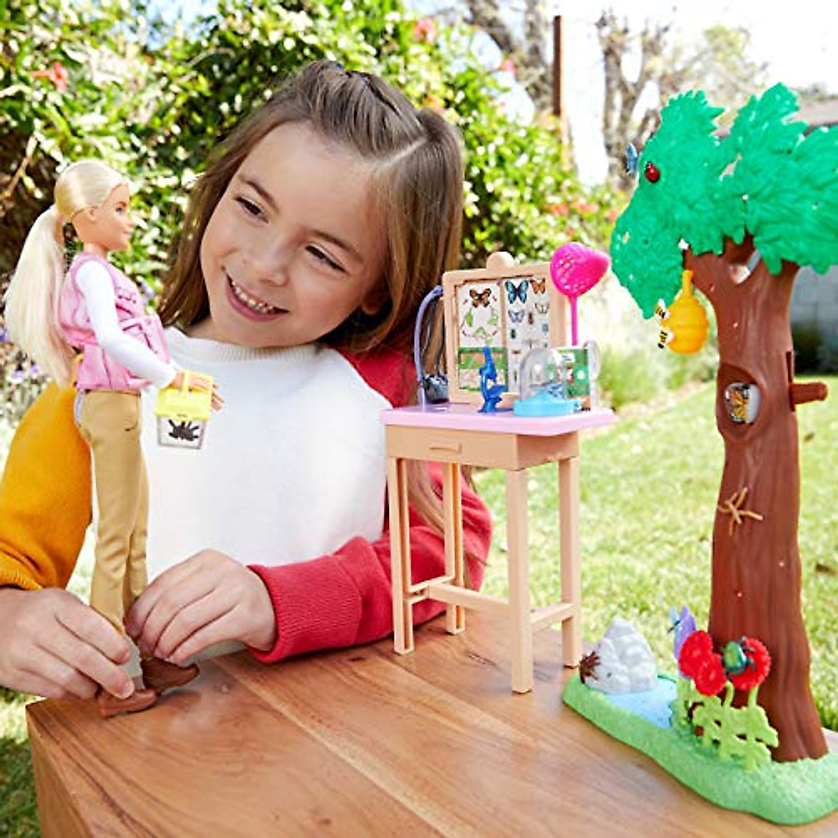 Barbie Entomologist Doll and Playset, Blonde, with 20+ Accessories Inspired by National Geographic