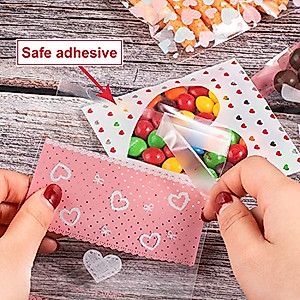 Whaline 400 Pieces Valentine Cellophane Bags Cookie Treat Bags, Heart Self-Adhesive Clear Plastic Candy Bags Party Favor Gifts Goodies Bags, 4 Styles