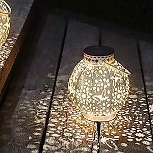 Solar Lantern Outdoor Hanging Lights Waterproof Metal LED Decorative Lights with Shadow Casting for Patio Garden Yard Tabletop