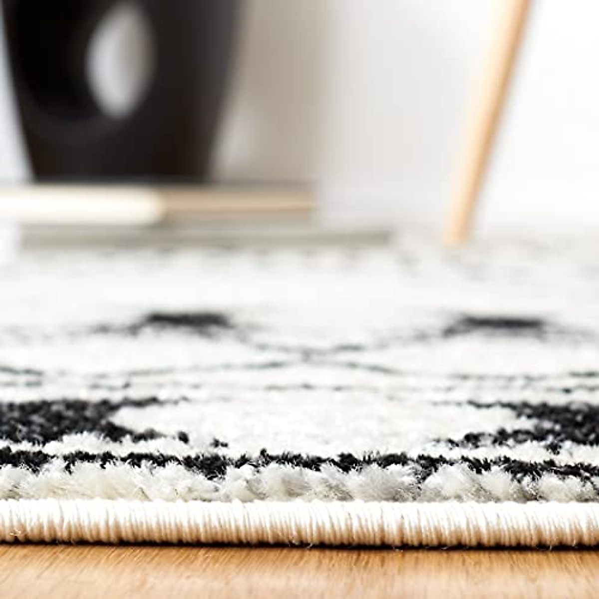 SAFAVIEH Tulum Collection 8' x 10' Black/Ivory TUL646Z Moroccan Boho Tribal Non-Shedding Living Room Dining Bedroom Area Rug