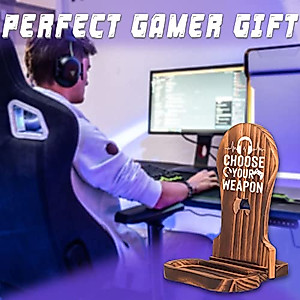 CryCarrot Gamer Gifts for Teenage Boys, Gaming Headphone Stand for Men, Gaming Room Desk Decor Wooden Headset Holder, Son Boyfriend Husband Game Lover Gifts -Choose Your Weapon