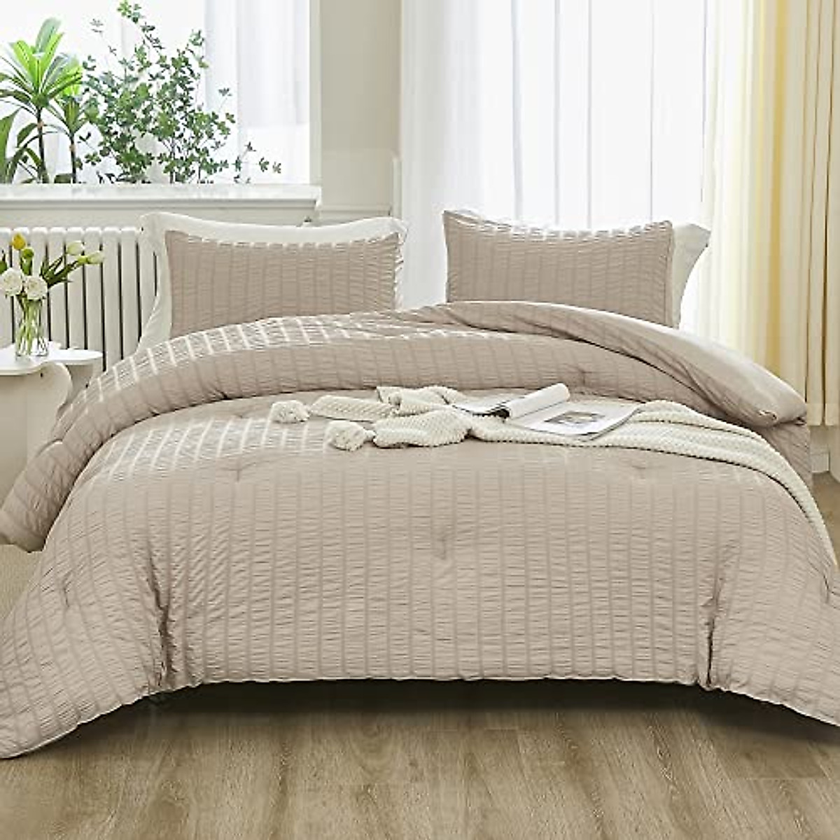 Litanika King Size Comforter Set Khaki, 3 Pieces Lightweight Seersucker Bedding Comforters Sets, Soft Bed Set (104x90In Comforter & 2 Pillowcases)
