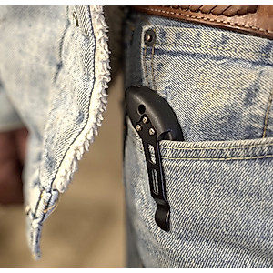 OUTDOOR EDGE 3.5" RazorLite EDC Knife. Pocket Knife with Replaceable Blades and Clip. The Perfect Hunting Knife for Skinning Deer. Blaze Orange with 6 Blades