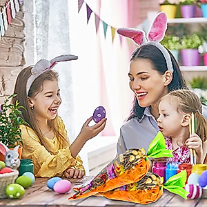YASUOA 100 Pieces Easter Carrot Transparent Cone Cello Bags Carrot Shaped Green Top Goody Bags 7.9 * 15.4'' Plastic Treat Bags Triangle Bags for Kids Party Bean Cookies Popcorn Christmas Chocolates