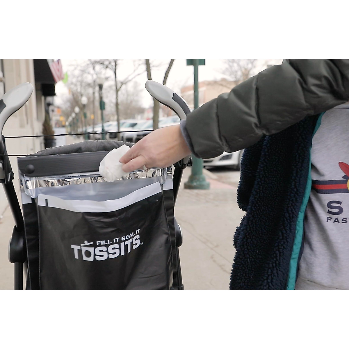 Tossits Disposable Garbage Bags (Set of 7) - Leakproof, Smellproof - Large, Car-Friendly