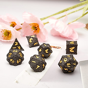 MS hong Metal D&D Dice Set,7 Pieces Dragon Scale Metallic Die with Velvet Pouch for Dungeons and Dragons RPG MTG Table Games Pathfinder Shadowrun Math Teaching Scales-dragons Tattoo-black