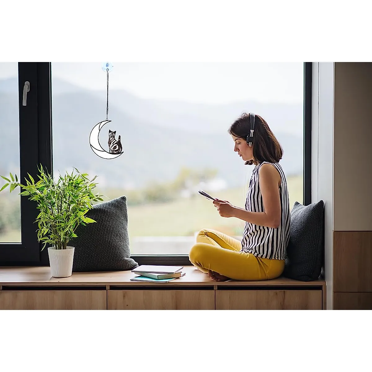 YULAIKUAI Tabby Cat Memorial Suncatcher - Handcrafted Stained Glass Memorial Gifts for Cat Lovers, American Shorthair Cat Keepsake