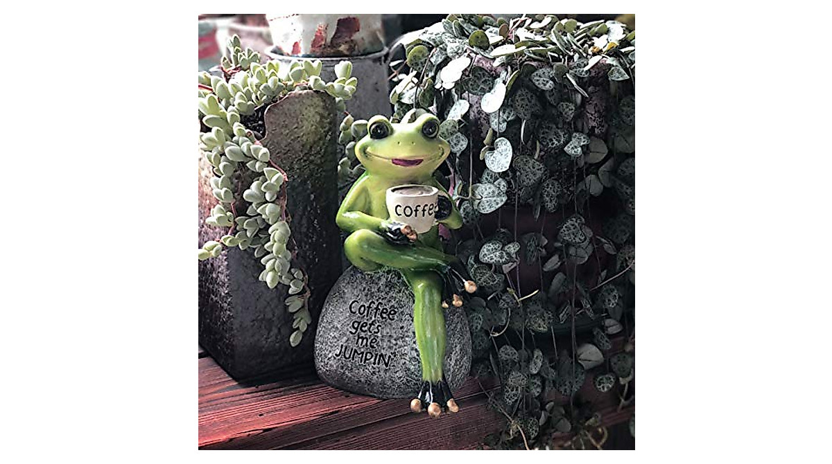 Creative Green Frog Statue - Perfect Garden & Indoor Decor