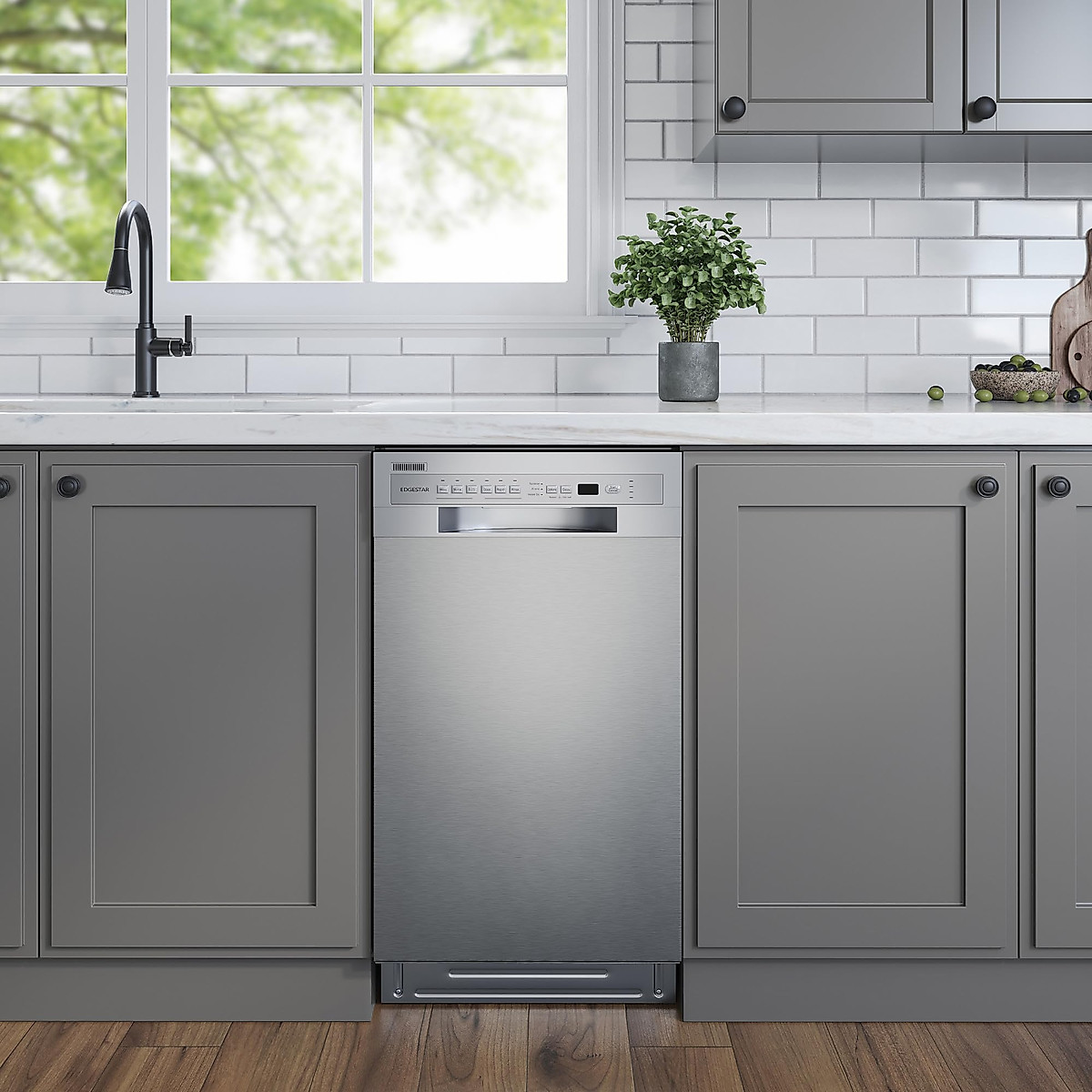 EdgeStar BIDW1802SS 18 Inch Wide 8 Place Setting Energy Star Rated Built-In Dishwasher