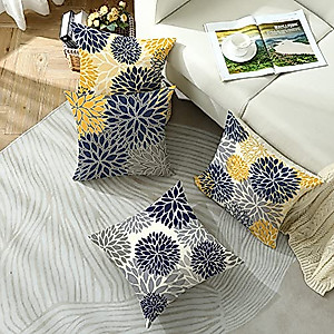 Cirzone Outdoor Pillow Covers 18x18 Set of 4 Waterproof Outdoor Pillows Couch Throw Pillow Covers Modern Daisy Decorative Pillow Covers Decorations for Patio, Garden, Home