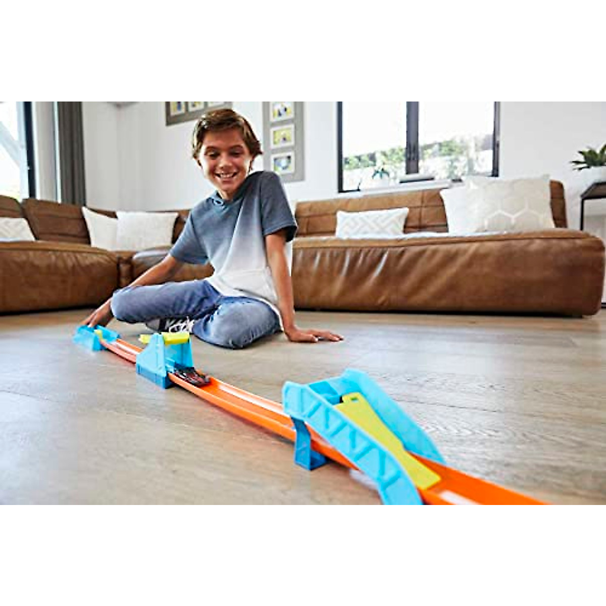 Hot Wheels Track Builder Unlimited Long Jump Pack, Plyset with 13 Component Parts & 1:64 Scale Toy Car