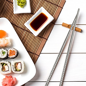 D'Eco Reusable Metal Chopsticks (4 Pairs) - Includes 4 Sets of Stainless Steel Twist Apart Silver Chopsticks & Travel Pouch - Lightweight, Durable, Dishwasher Safe - Great for Chinese Japanese Cuisine