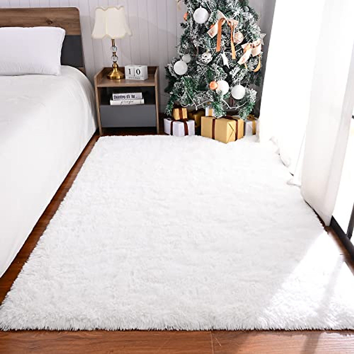 Maxsoft Fluffy Shag Bedroom Rug, 4x6 Feet White Area Rugs for Living Room Nursery Bedside, Fuzzy Plush Dorm Rug for Girls Kids, Furry Carpet for Indoor Modern Soft Home Decor