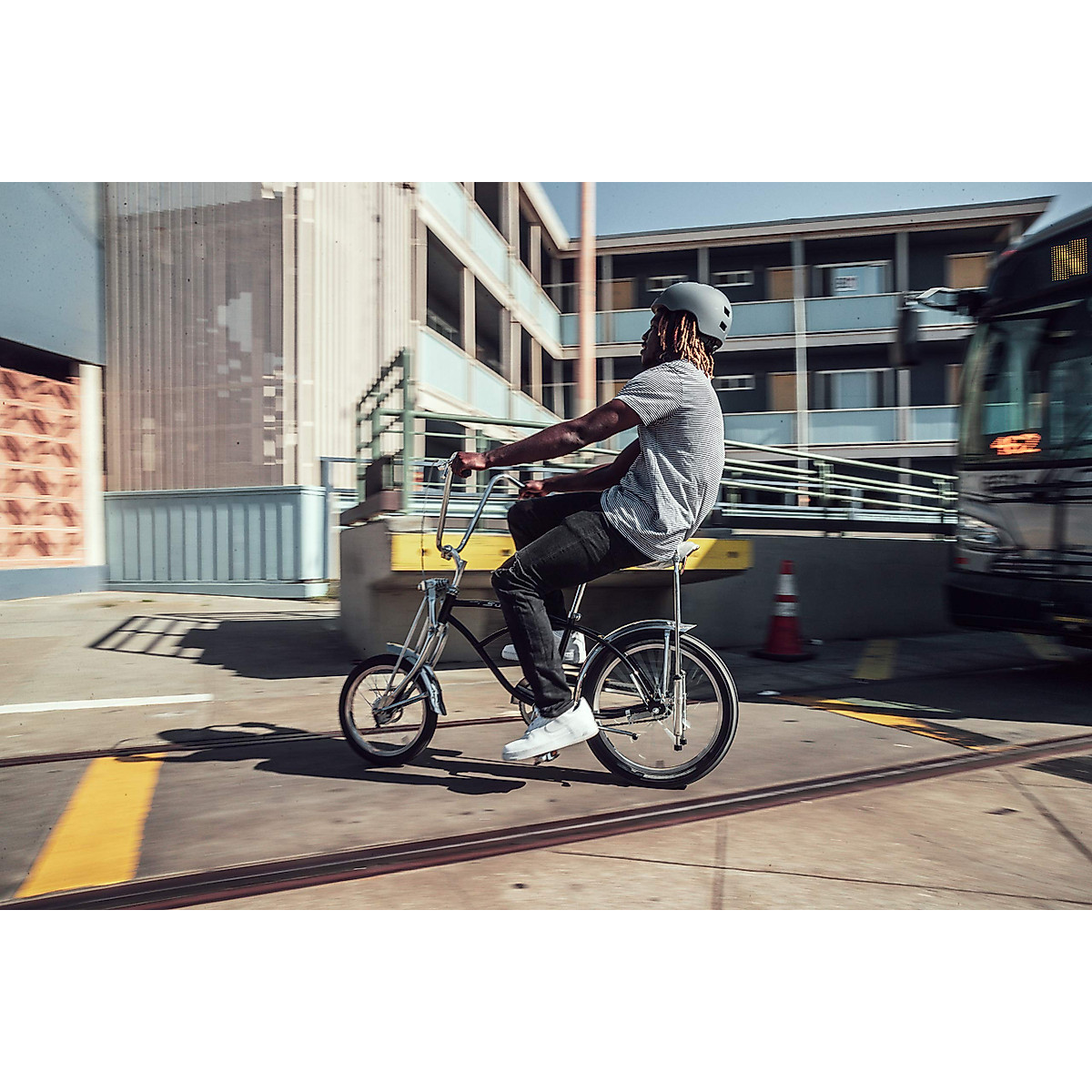 Schwinn Classic Krate Kids Bike, for Boys and Girls Age 6+ Year Old, Iconic Sting-Ray Frame & Springer Fork, Vintage High-Rise Ape Handlebar, Banana Seat, Coal Krate