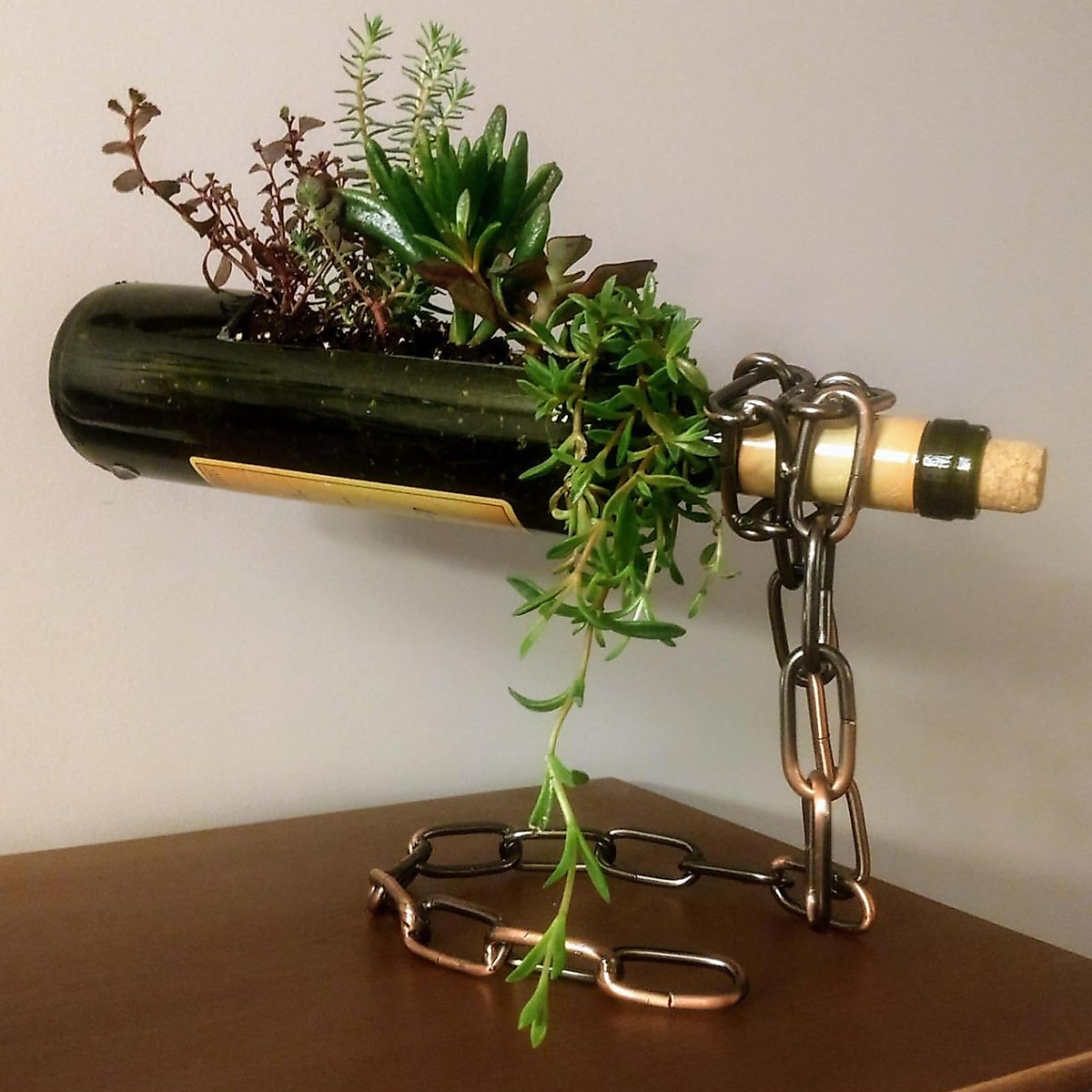 Tabletop Single Wine Bottle Holder, Creative Suspending Chain Rack Bronze Wine Rack Wine Holder Novelty Gift for Kitchen Home Table Decor, Perfect Wine Gifts and Accessories for Wine Lovers (Bronze)