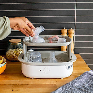 Tommee Tippee Made for Me Single Manual Breast Pump, Strong Suction, Soft Feel, Ergonomic Handle, Portable and Quiet Breastmilk Pump, Baby Bottle Included