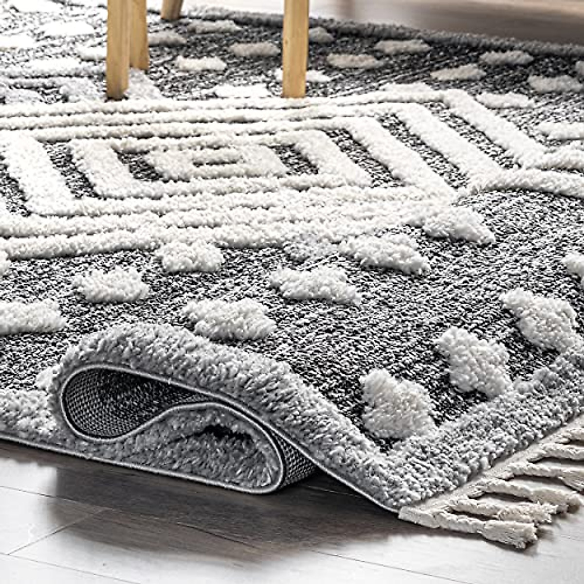 nuLOOM Saveah High Low Soft Shaggy Moroccan Diamond Tassel Area Rug, 4x6, Grey