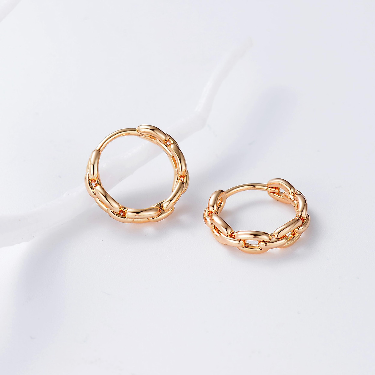 FETTERO Gold Huggie Hoop Earrings for Women Gold Plated Dainty Hypoallergenic Earrings Twist Link Hoops Simple Minimalist Earring Jewelry for Women