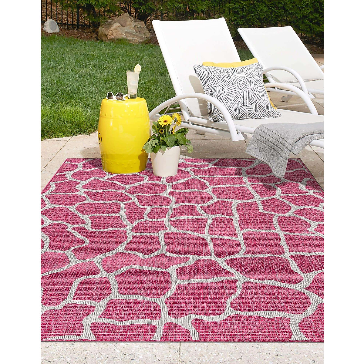 Unique Loom Outdoor Safari Collection Area Rug - Giraffe (2' x 3' Rectangle Magenta/Ivory)