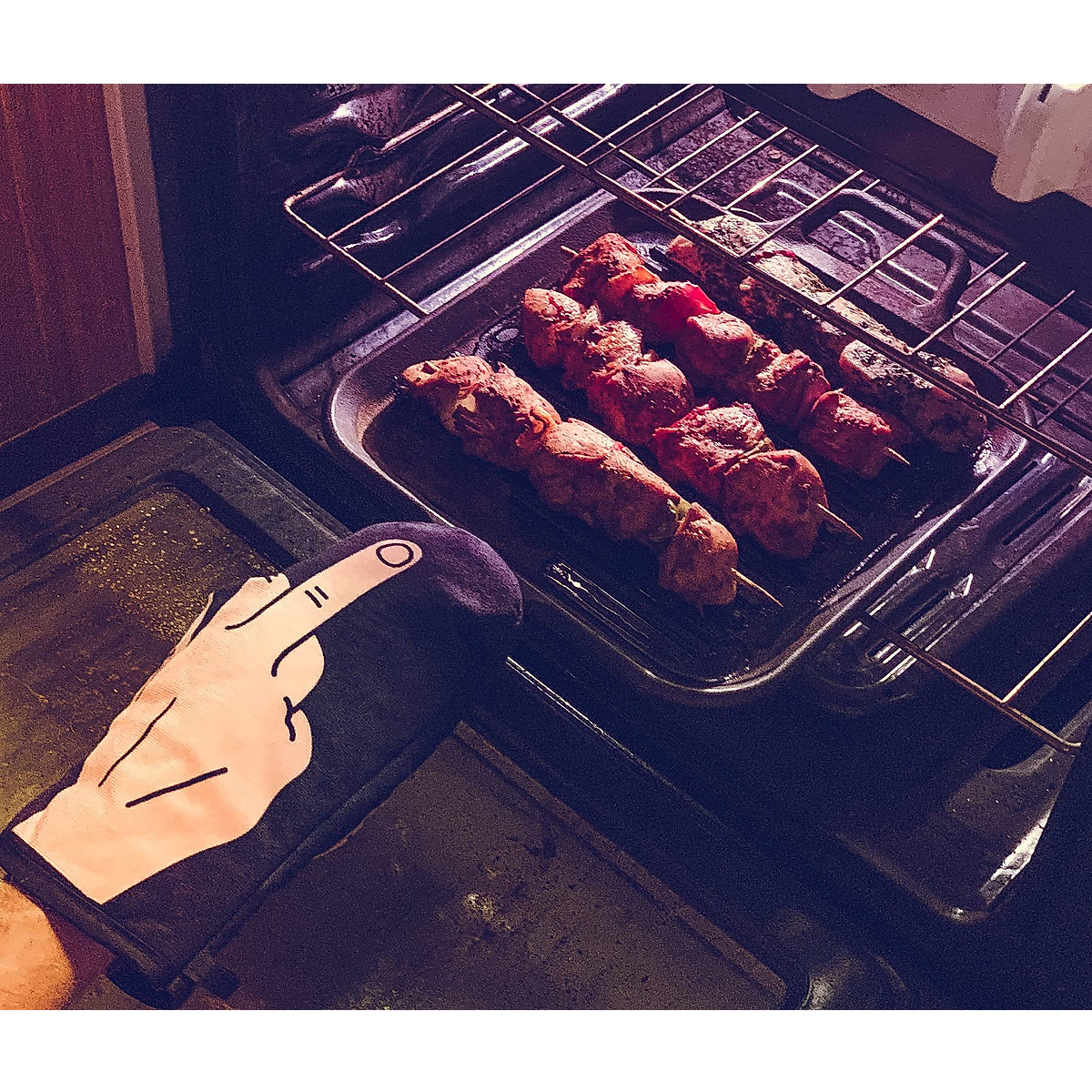 Middle Finger Oven Mitt Funny Flip The Bird Graphic Novelty Kitchen Glove Funny Graphic Kitchenwear Funny Food Novelty Cookware Black Oven Mitt