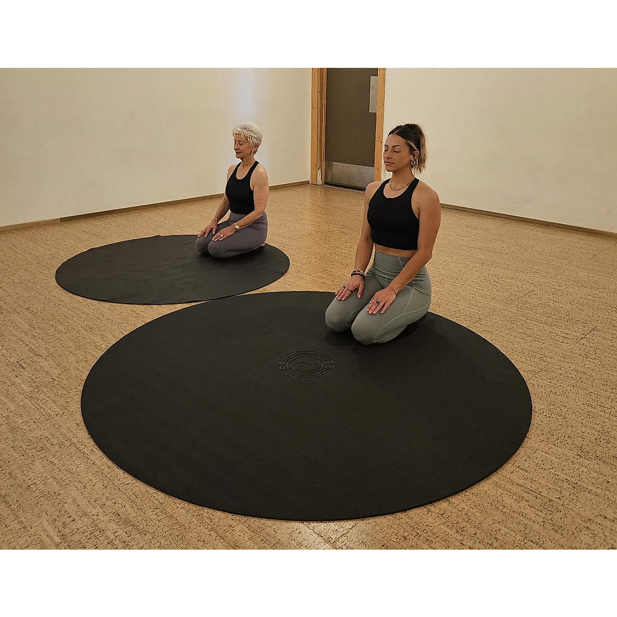 SISYAMA Circle Round TAI-CHI YIN-YANG Yoga Mat Meditation Pilates (Black, 5 ft)