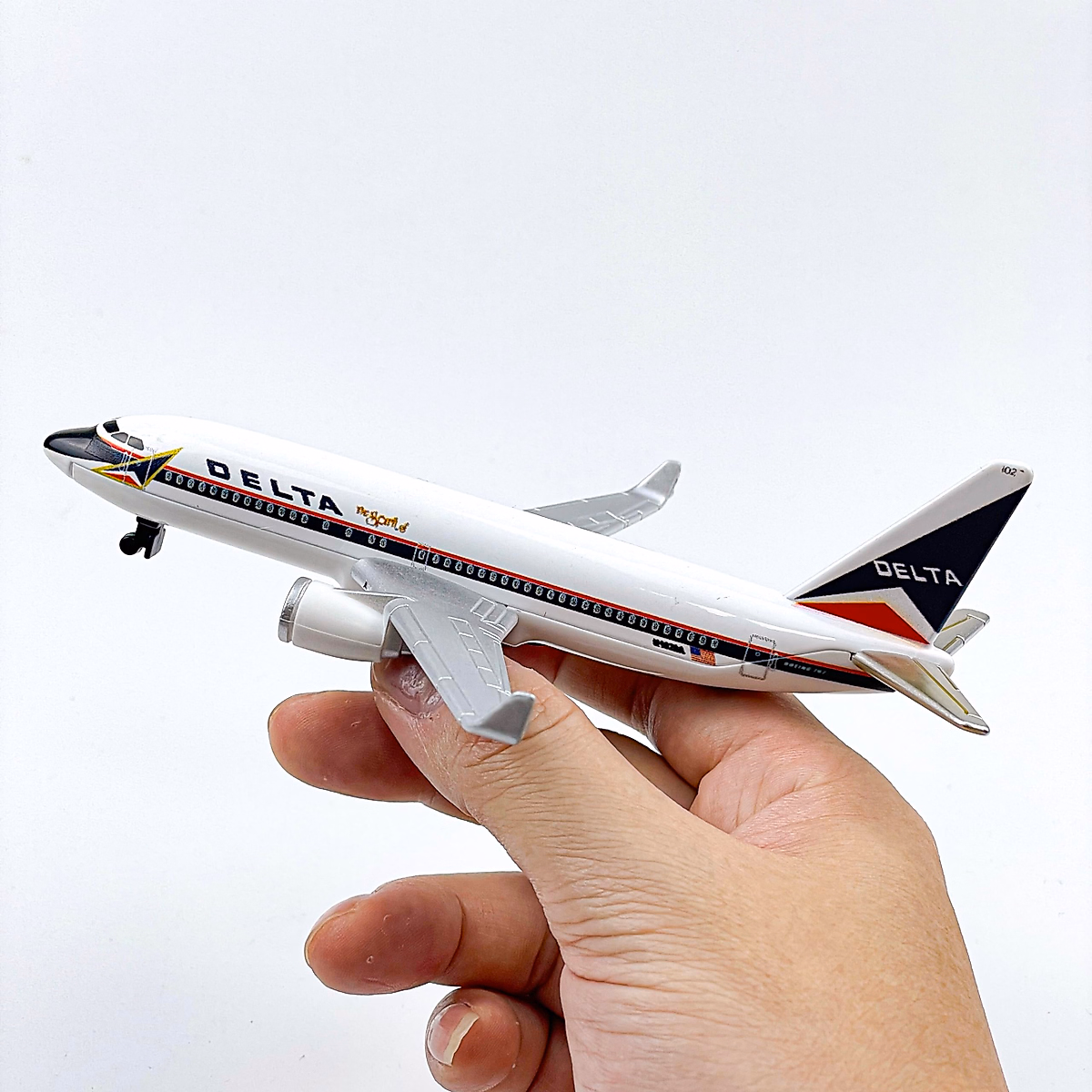 AVIAMUSE Model Airplanes, Delta Planes Model Aircraft Suitable for Collection and Christmas, Birthday Gifts