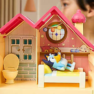 Bluey Mini Home Playset | Compact House Playset with Carry Handle | Three Different Rooms | Kitchen, Bedroom and Bathroom | Includes Figure with 5 Play Pieces
