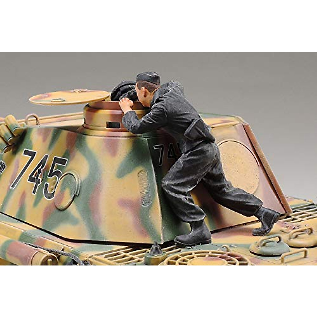 TAMIYA Models Pz.Kpfw Panther Ausf. D Military Vehicle Building Kit (Sd.Kfz.171)