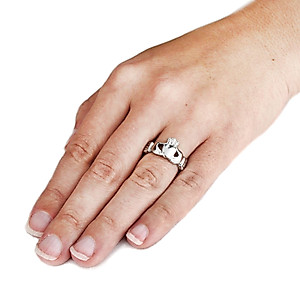 | ELYA Stainless Steel Claddagh Ring with Celtic Knot - Size 6