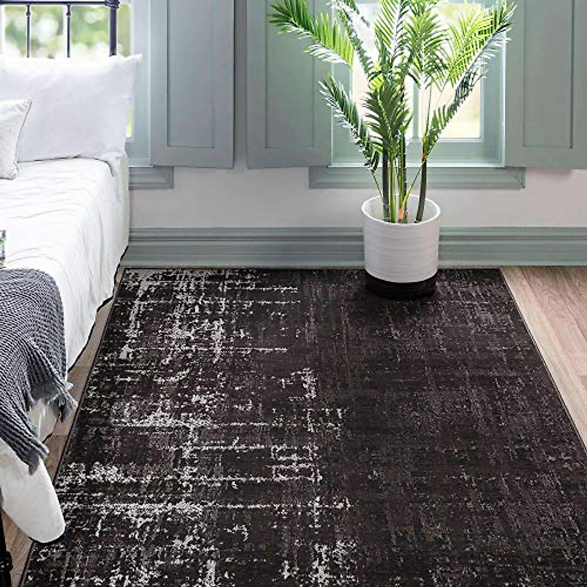 Rugs.com Valencia Collection Area Rug – 4' x 6' Charcoal Low Rug Perfect for Entryways, Kitchens, Breakfast Nooks, Accent Pieces
