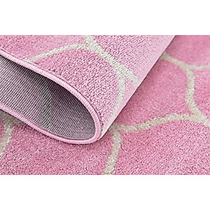 Unique Loom Trellis Frieze Collection Area Rug - Rounded (4' 1" x 6' 1", Light Pink/ Ivory)