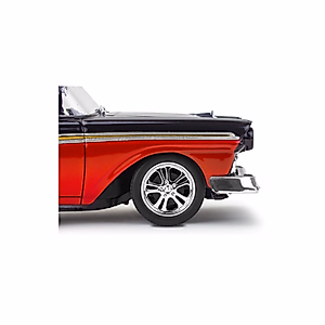 Revell 14548 '57 Ford Del Rio Ranch Wagon 2'N1 1:25 Scale 197-Piece Skill Level 5 Model Building Kit