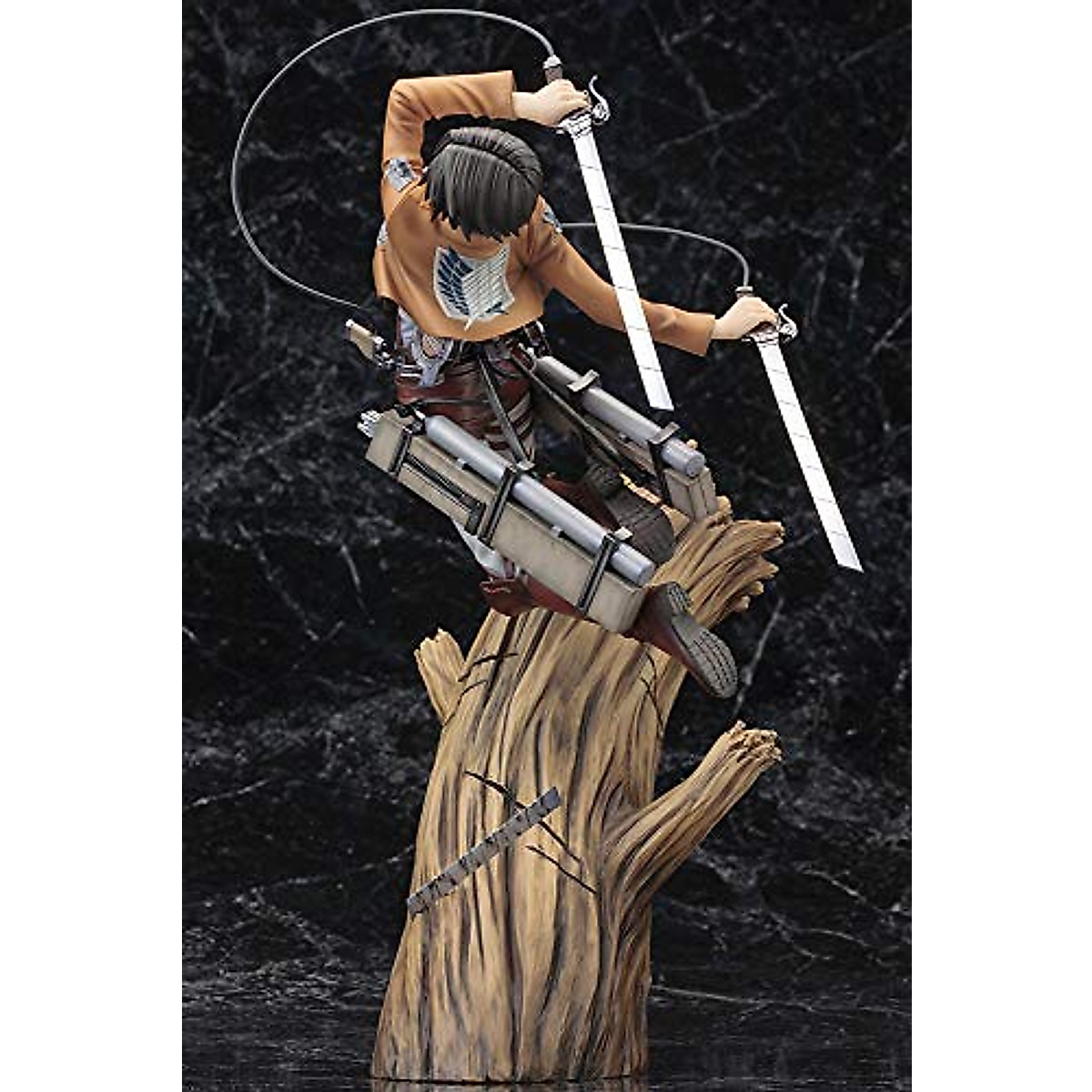 Kotobukiya Attack on Titan: Levi (Renewal Package Version) ArtFX J Statue, Multicolor