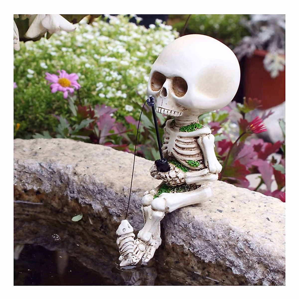 Christmas Fishing Skeleton Garden Accessory, Mini Skeleton Figurines Statue Decor for Fishing Enthusiast Gift Pond Fountain Waterfalls Poolside Gothic Home Office Desk Unique Holiday Ornament (1PCS)