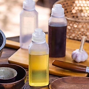 CHENSHUO Plastic Squeeze Bottle, Clear Condiment Squeeze Bottle, With Silicone Valve Non Return Cap,Suitable for Oil, Honey, BBQ Sauce and Condiments,10 OZ Anti Slip Squeeze Bottle,4 Pieces