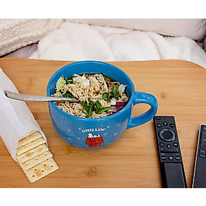 Silver Buffalo Peanuts Snoopy Chillin Ceramic Soup Mug With Vented Lid | Holds 24 Ounces