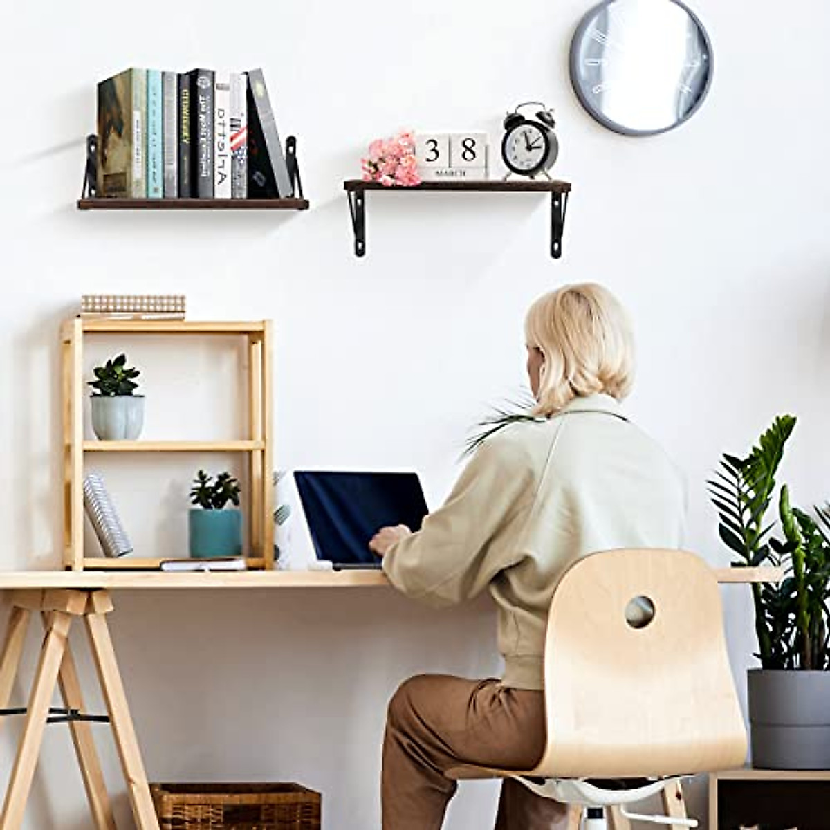 Uten Floating Shelves, Solid Wood Wall Mounted Shelf for Bathroom, Kitchen, Bedroom, Living Room with The Spirit Level and Metal Bracket, 17 Inch Floating Bathroom Shelves Set of 2, Brown