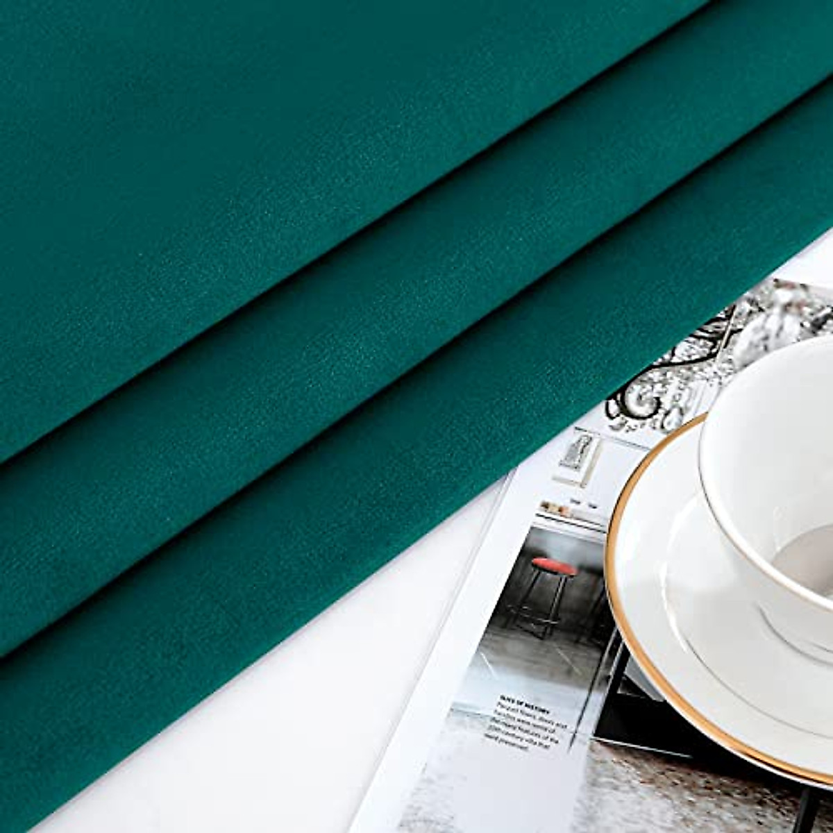 HOMEIDEAS Emerald Green Velvet Curtains 84 inches Long 2 Panel Heavy Duty Dark Green Curtains for Living Room Thermal Insulated Grommet Window Curtains for Bedroom