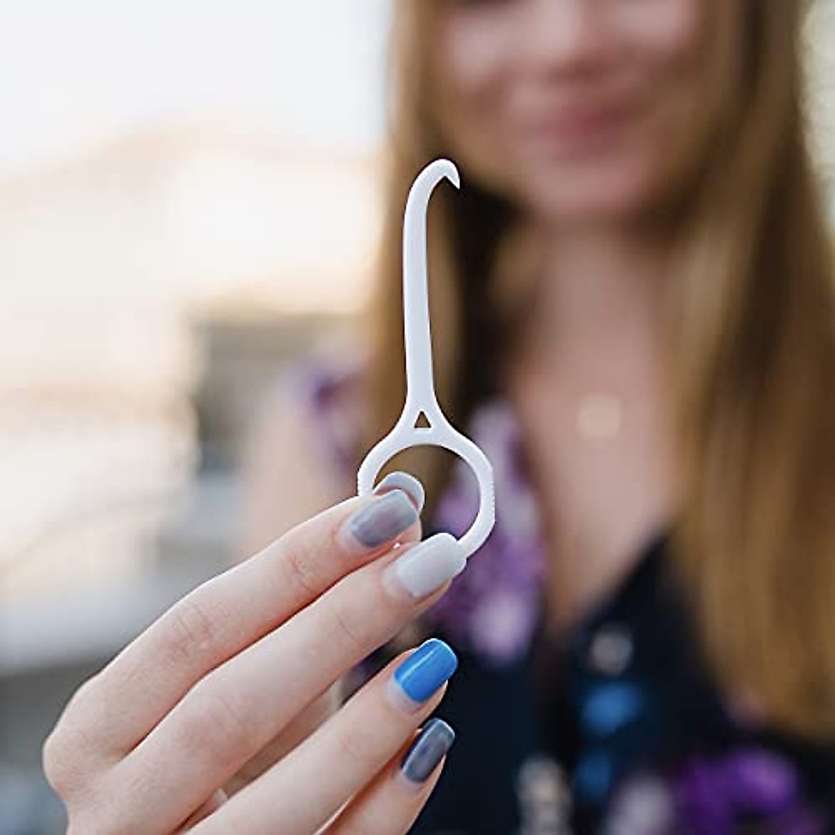 Aligner Remover (White) - Capsule Products presents a sleek, beautiful Aligner Remover Tool, in white. This tool is designed to work for all clear retainers.