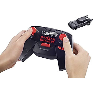 Hot Wheels RC 1:64 Scale The Batman Batmobile, Remote-Controlled Vehicle from The Movie, USB Rechargeable Controller, On or Off Track Racing, Gift for Fans of Cars & Comics & Kids 5 Years Old & Up