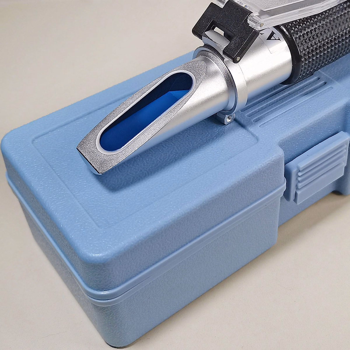 Agriculture Solutions Antifreeze Refractometer Displaying in Fahrenheit for Checking Freezing Point of Automobile Antifreeze Systems and Battery Fluid Condition. Battery Acid, Glycol, Coolant, Antifreeze Tester