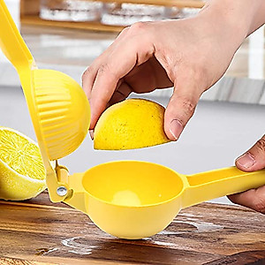 KUFUNG Metal Lemon Squeezer, Citrus Juicer, Manual Press for Extracting the Most Juice Possible (Yellow, M)
