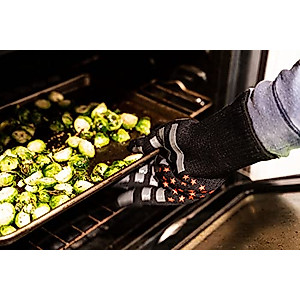 JayCee Grillin & Chillin 'Merica BBQ Gloves, 1472 Degree F Heat Resistant, Cut Resistant Lining, Non Slip Silicone, Machine Washable, Grilling, Baking, Cooking, Cutting