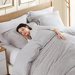 Nestl Premium Flannel Duvet Cover Set - 2 PC Reversible Twin Comforter Cover Set with Microfiber Back - 1 Velvet Duvet Cover Twin with Zipper Closure & 1 Pillow Sham 68 x 90 inches – Silver Gray